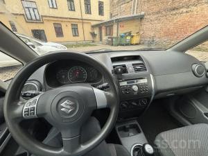 Pelēks Suzuki SX4 2008 Rīga, ar dzinēja tilpumu 1.60 L un nobraukumu 142 tūkst. km par 2000 €, foto 4 vietnē AUTOMOTO.COM.LV