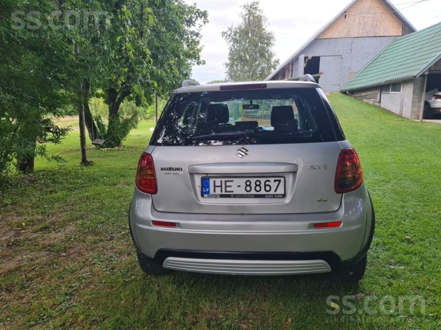 Grey Suzuki SX4 2008 in Jekabpils, with an engine capacity of 1.60 L and mileage of 213 thousand km for 2500 €, photo 4 on AUTOMOTO.COM.LV
