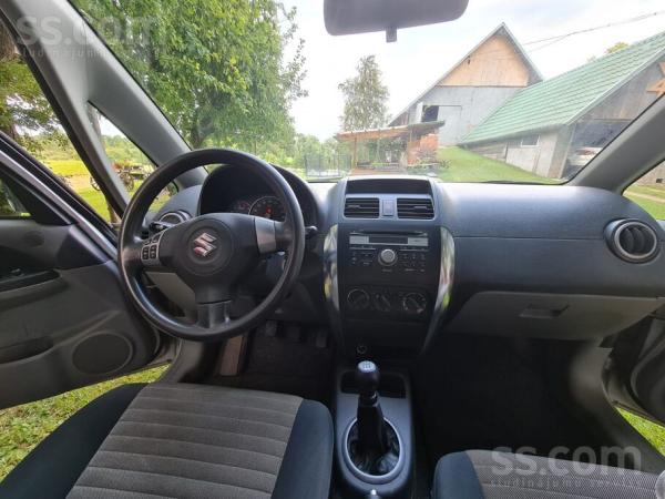 Grey Suzuki SX4 2008 in Jekabpils, with an engine capacity of 1.60 L and mileage of 213 thousand km for 2500 €, photo 4 on AUTOMOTO.COM.LV