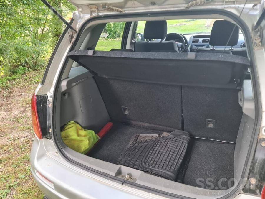 Grey Suzuki SX4 2008 in Jekabpils, with an engine capacity of 1.60 L and mileage of 213 thousand km for 2500 €, photo 7 on AUTOMOTO.COM.LV