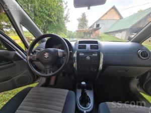 Grey Suzuki SX4 2008 in Jekabpils, with an engine capacity of 1.60 L and mileage of 213 thousand km for 2000 €, photo 5 on AUTOMOTO.COM.LV