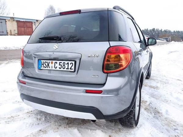 Pelēks Suzuki SX4 2011 Utena, ar dzinēja tilpumu 2.00 L un nobraukumu 260 tūkst. km par 3400 €, foto 4 vietnē AUTOMOTO.COM.LV