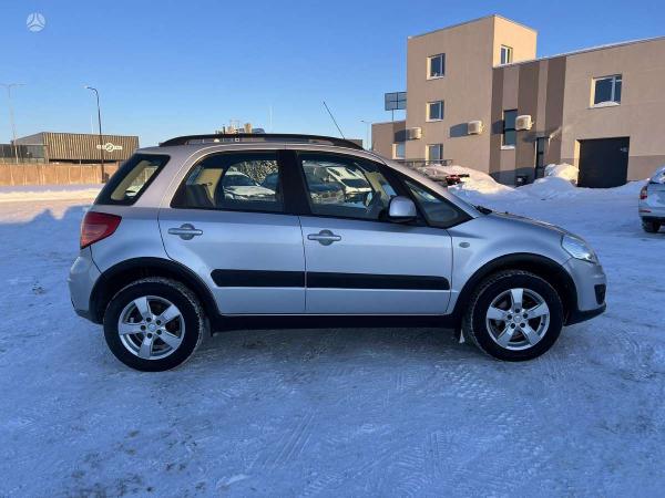 Grey Suzuki SX4 2011 in Siauliai, with an engine capacity of 1.60 L and mileage of 191 thousand km for 4400 €, photo 3 on AUTOMOTO.COM.LV