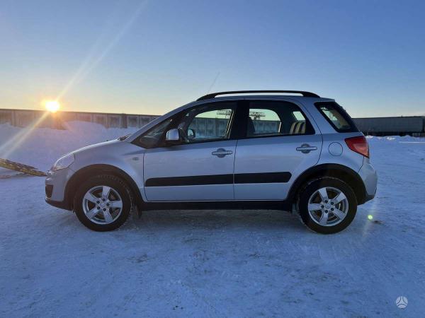 Grey Suzuki SX4 2011 in Siauliai, with an engine capacity of 1.60 L and mileage of 191 thousand km for 4400 €, photo 4 on AUTOMOTO.COM.LV