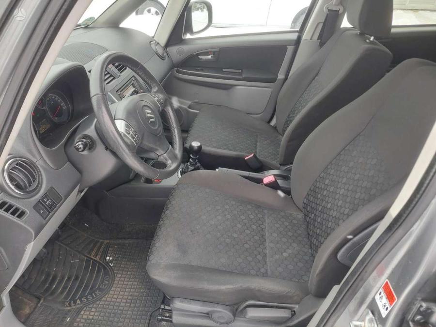 Pelēks Suzuki SX4 2011 Utena, ar dzinēja tilpumu 2.00 L un nobraukumu 164 tūkst. km par 3700 €, foto 11 vietnē AUTOMOTO.COM.LV