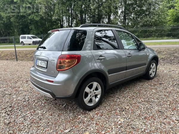 Grey Suzuki SX4 2011 in Cesis, with an engine capacity of 2.00 L and mileage of 0 thousand km for 5500 €, photo 6 on AUTOMOTO.COM.LV