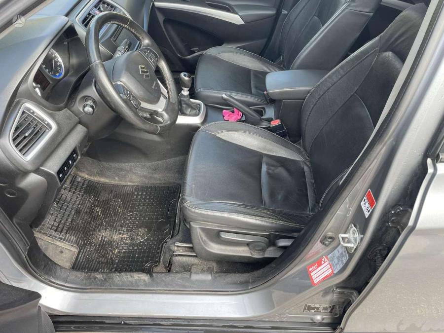 Grey Suzuki SX4 2014 in Riga, with an engine capacity of 1.60 L and mileage of 242 thousand km for 3400 €, photo 8 on AUTOMOTO.COM.LV