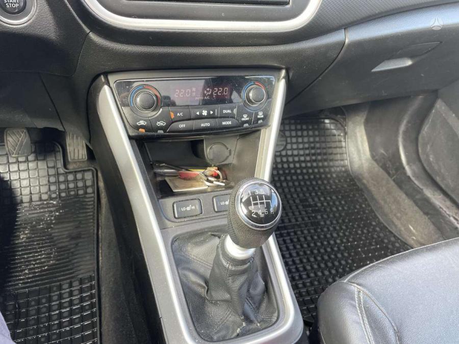 Grey Suzuki SX4 2014 in Riga, with an engine capacity of 1.60 L and mileage of 242 thousand km for 3400 €, photo 9 on AUTOMOTO.COM.LV