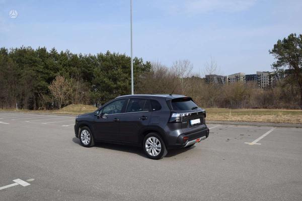 Grey Suzuki SX4 2023 in Vilnius, with an engine capacity of 1.46 L and mileage of 49 thousand km for 18720 €, photo 3 on AUTOMOTO.COM.LV