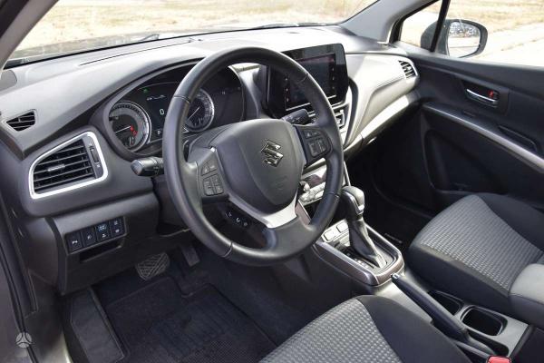 Grey Suzuki SX4 2023 in Vilnius, with an engine capacity of 1.46 L and mileage of 49 thousand km for 18720 €, photo 8 on AUTOMOTO.COM.LV
