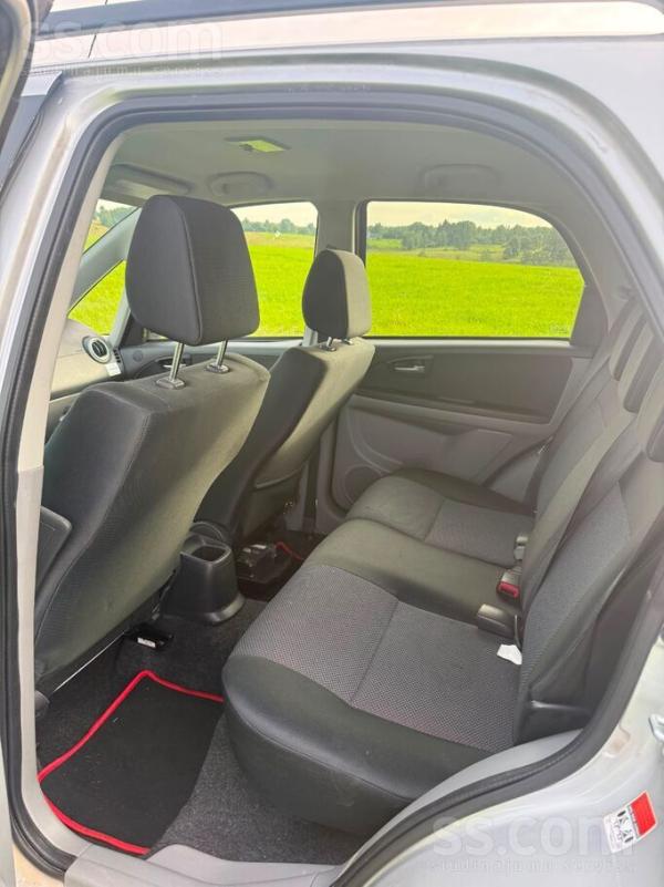 Pelēks Suzuki SX4 2006 Alūksne, ar dzinēja tilpumu 1.90 L un nobraukumu 133 tūkst. km par 3300 €, foto 5 vietnē AUTOMOTO.COM.LV