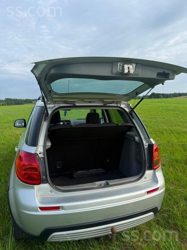 Pelēks Suzuki SX4 2006 Alūksne, ar dzinēja tilpumu 1.90 L un nobraukumu 133 tūkst. km par 3300 €, foto 6 vietnē AUTOMOTO.COM.LV