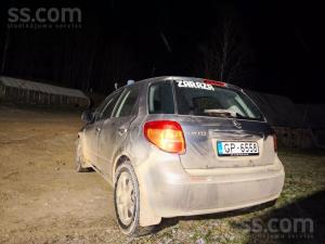 Pelēks Suzuki SX4 2007 Rēzekne, ar dzinēja tilpumu 1.50 L un nobraukumu 201 tūkst. km par 1150 €, foto 3 vietnē AUTOMOTO.COM.LV