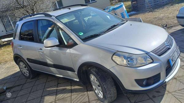 Pelēks Suzuki SX4 2007 Viļņa, ar dzinēja tilpumu 1.59 L un nobraukumu 179 tūkst. km par 2200 €, foto 2 vietnē AUTOMOTO.COM.LV