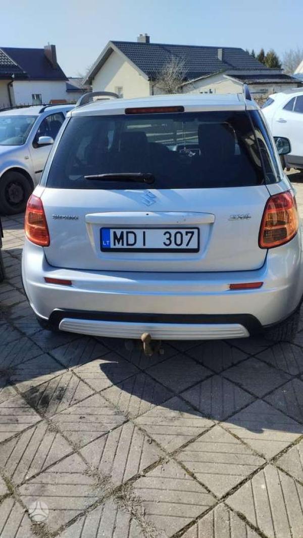 Pelēks Suzuki SX4 2007 Viļņa, ar dzinēja tilpumu 1.59 L un nobraukumu 179 tūkst. km par 2200 €, foto 3 vietnē AUTOMOTO.COM.LV
