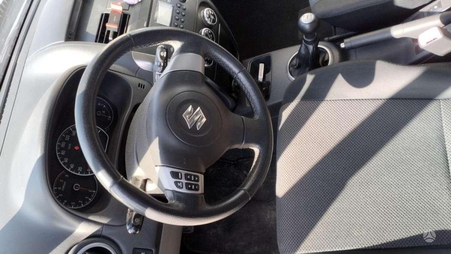 Grey Suzuki SX4 2007 in Vilnius, with an engine capacity of 1.59 L and mileage of 179 thousand km for 2200 €, photo 5 on AUTOMOTO.COM.LV