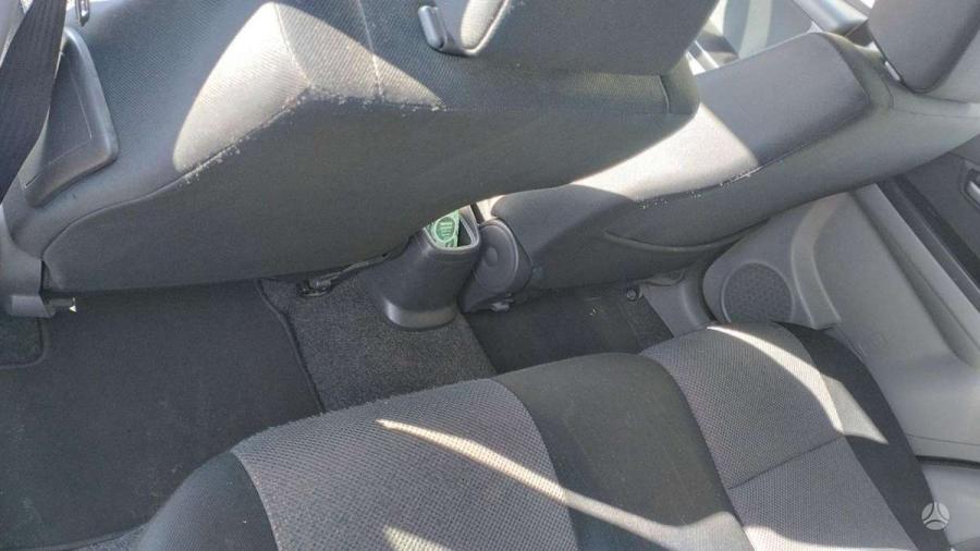 Grey Suzuki SX4 2007 in Vilnius, with an engine capacity of 1.59 L and mileage of 179 thousand km for 2200 €, photo 8 on AUTOMOTO.COM.LV