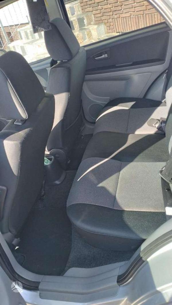 Pelēks Suzuki SX4 2007 Viļņa, ar dzinēja tilpumu 1.59 L un nobraukumu 179 tūkst. km par 2200 €, foto 8 vietnē AUTOMOTO.COM.LV