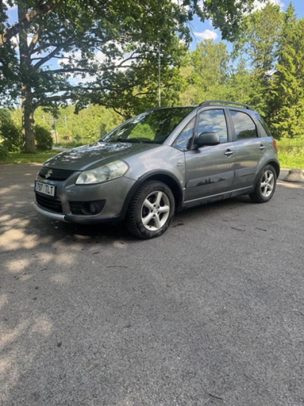 Pelēks Suzuki SX4 2007 Kehra, ar dzinēja tilpumu 0.00 L un nobraukumu 325 tūkst. km par 2000 €, foto 2 vietnē AUTOMOTO.COM.LV