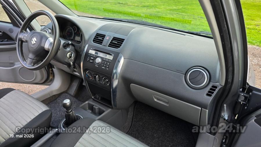 Grey Suzuki SX4 2011 in Tallinn, with an engine capacity of 1.50 L and mileage of 74 thousand km for 3900 €, photo 10 on AUTOMOTO.COM.LV