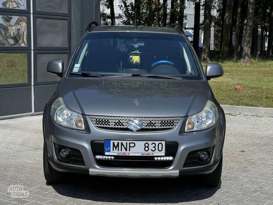 Pelēks Suzuki SX4 2011 Šauļi, ar dzinēja tilpumu 2.00 L un nobraukumu 241 tūkst. km par 4300 €, foto 1 vietnē AUTOMOTO.COM.LV