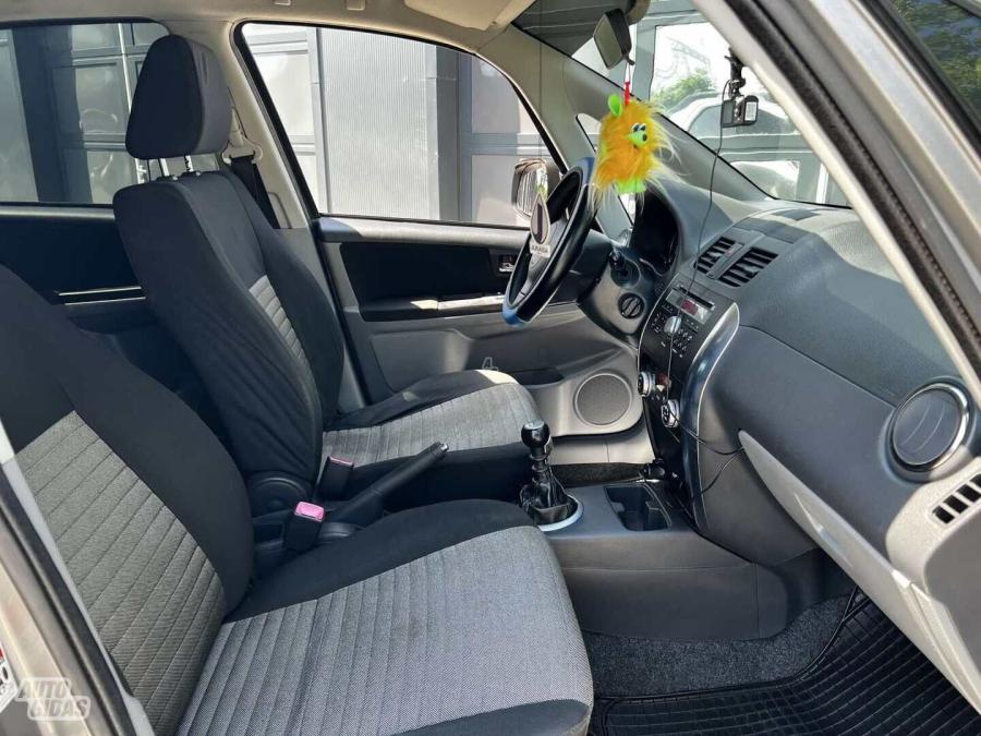 Pelēks Suzuki SX4 2011 Šauļi, ar dzinēja tilpumu 2.00 L un nobraukumu 241 tūkst. km par 4300 €, foto 9 vietnē AUTOMOTO.COM.LV