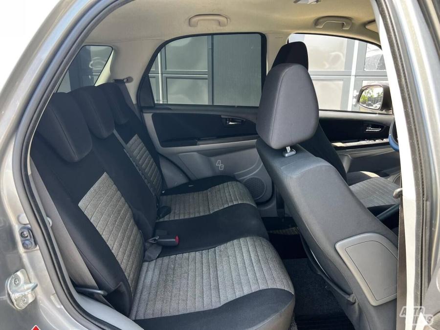 Pelēks Suzuki SX4 2011 Šauļi, ar dzinēja tilpumu 2.00 L un nobraukumu 241 tūkst. km par 4300 €, foto 12 vietnē AUTOMOTO.COM.LV