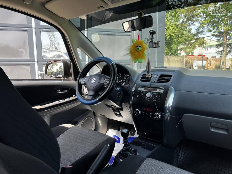 Pelēks Suzuki SX4 2011 Šauļi, ar dzinēja tilpumu 2.00 L un nobraukumu 241 tūkst. km par 4300 €, foto 13 vietnē AUTOMOTO.COM.LV