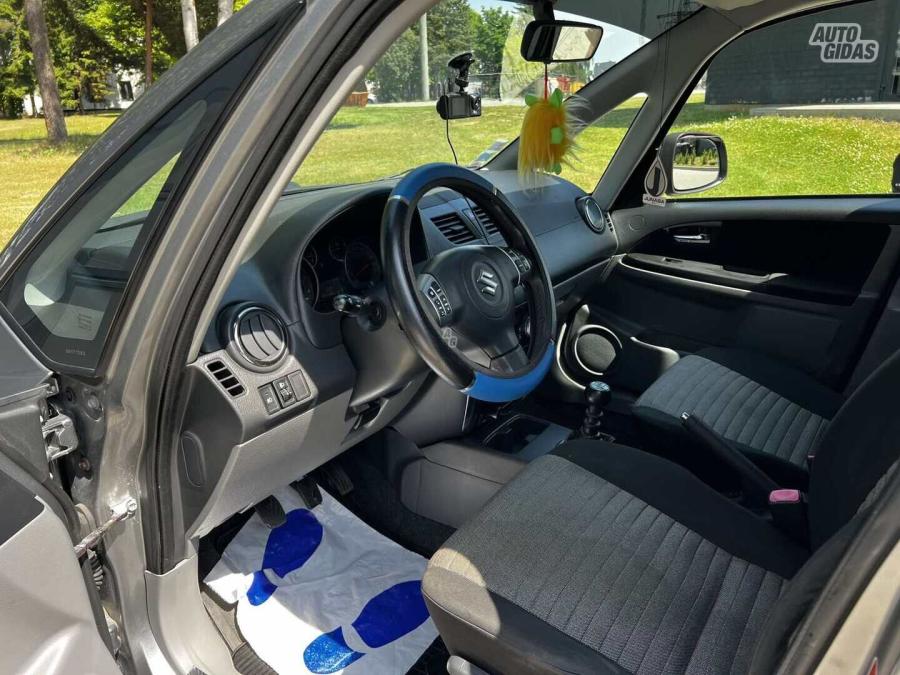 Pelēks Suzuki SX4 2011 Šauļi, ar dzinēja tilpumu 2.00 L un nobraukumu 241 tūkst. km par 4300 €, foto 15 vietnē AUTOMOTO.COM.LV
