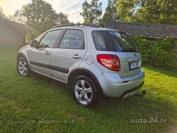 Pelēks Suzuki SX4 2011 Rakvere, ar dzinēja tilpumu 1.60 L un nobraukumu 178 tūkst. km par 4500 €, foto 2 vietnē AUTOMOTO.COM.LV
