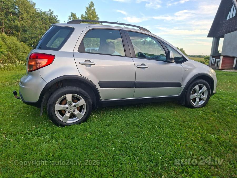 Pelēks Suzuki SX4 2011 Rakvere, ar dzinēja tilpumu 1.60 L un nobraukumu 178 tūkst. km par 4500 €, foto 4 vietnē AUTOMOTO.COM.LV