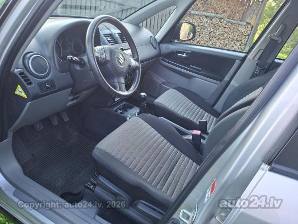 Pelēks Suzuki SX4 2011 Rakvere, ar dzinēja tilpumu 1.60 L un nobraukumu 178 tūkst. km par 4500 €, foto 4 vietnē AUTOMOTO.COM.LV