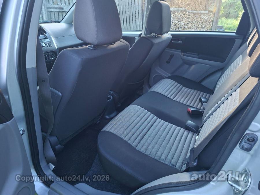 Pelēks Suzuki SX4 2011 Rakvere, ar dzinēja tilpumu 1.60 L un nobraukumu 178 tūkst. km par 4500 €, foto 6 vietnē AUTOMOTO.COM.LV