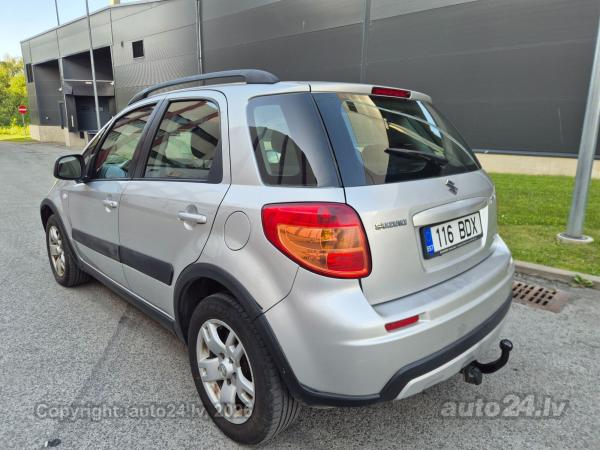 Pelēks Suzuki SX4 2011 Tallina, ar dzinēja tilpumu 1.60 L un nobraukumu 195 tūkst. km par 2900 €, foto 5 vietnē AUTOMOTO.COM.LV