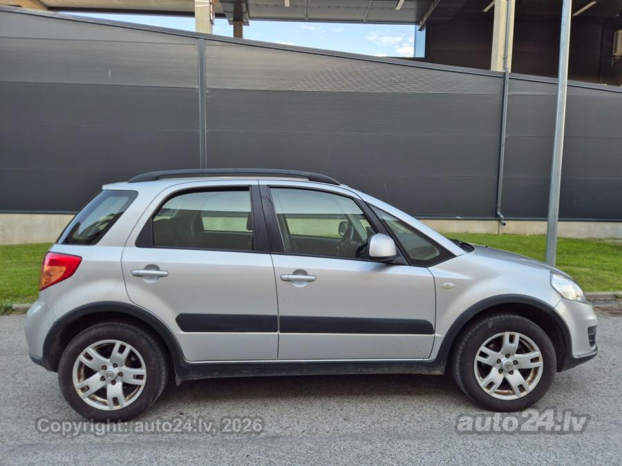 Grey Suzuki SX4 2011 in Tallinn, with an engine capacity of 1.60 L and mileage of 195 thousand km for 2900 €, photo 7 on AUTOMOTO.COM.LV