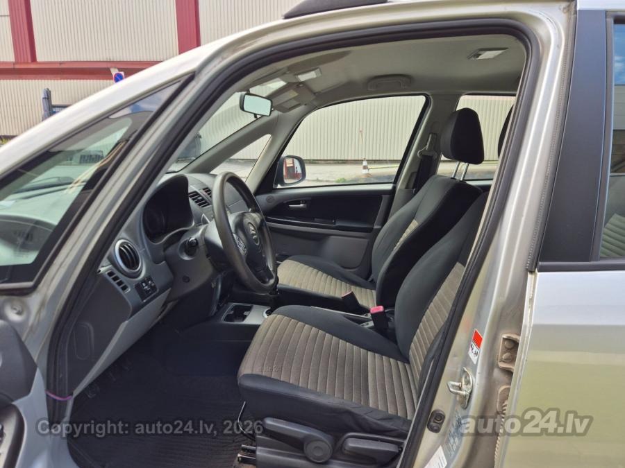 Grey Suzuki SX4 2011 in Tallinn, with an engine capacity of 1.60 L and mileage of 195 thousand km for 2900 €, photo 12 on AUTOMOTO.COM.LV