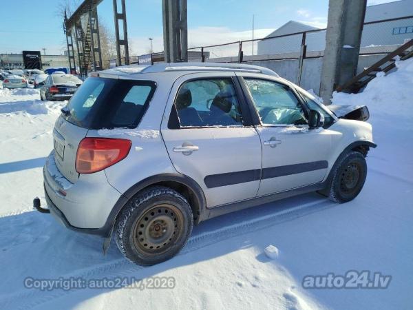 Grey Suzuki SX4 2013 in Tallinn, with an engine capacity of 1.60 L and mileage of 151 thousand km for 899 €, photo 3 on AUTOMOTO.COM.LV