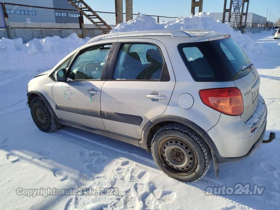 Pelēks Suzuki SX4 2013 Tallina, ar dzinēja tilpumu 1.60 L un nobraukumu 151 tūkst. km par 899 €, foto 4 vietnē AUTOMOTO.COM.LV