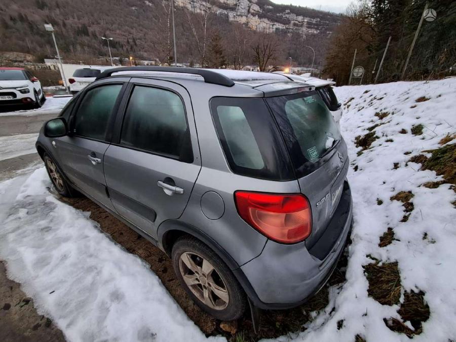 Pelēks Suzuki SX4 2011 Panevēža, ar dzinēja tilpumu 2.00 L un nobraukumu 286 tūkst. km par 1990 €, foto 2 vietnē AUTOMOTO.COM.LV