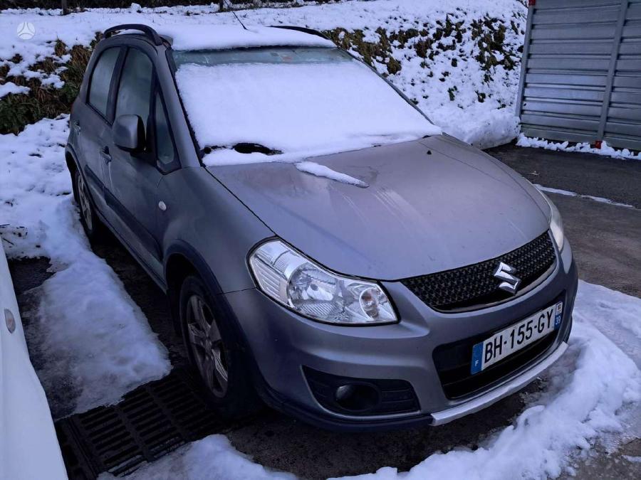 Pelēks Suzuki SX4 2011 Panevēža, ar dzinēja tilpumu 2.00 L un nobraukumu 286 tūkst. km par 1990 €, foto 3 vietnē AUTOMOTO.COM.LV