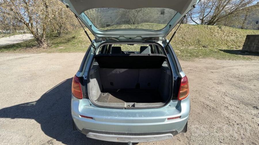 Suzuki SX4 2006 in Kraslava, with an engine capacity of 1.60 L and mileage of 260 thousand km for 1650 €, photo 4 on AUTOMOTO.COM.LV