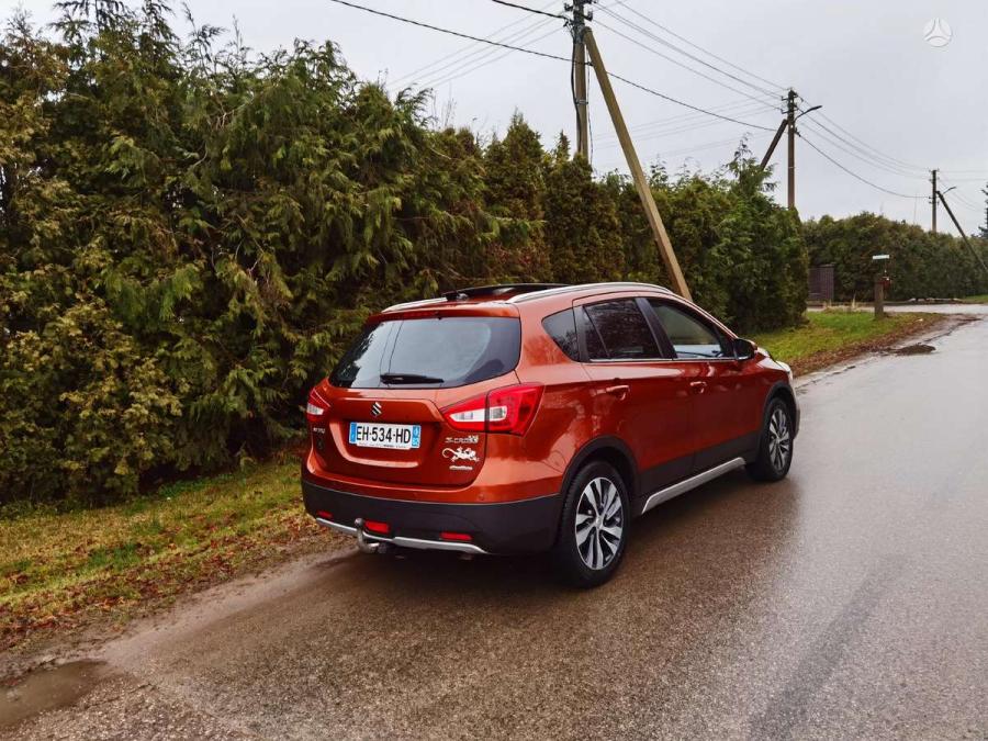 Orange Suzuki SX4 2016 in Kaunas, with an engine capacity of 1.59 L and mileage of 231 thousand km for 6300 €, photo 3 on AUTOMOTO.COM.LV