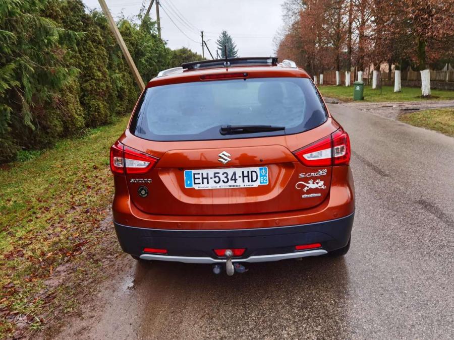 Orange Suzuki SX4 2016 in Kaunas, with an engine capacity of 1.59 L and mileage of 231 thousand km for 6300 €, photo 4 on AUTOMOTO.COM.LV