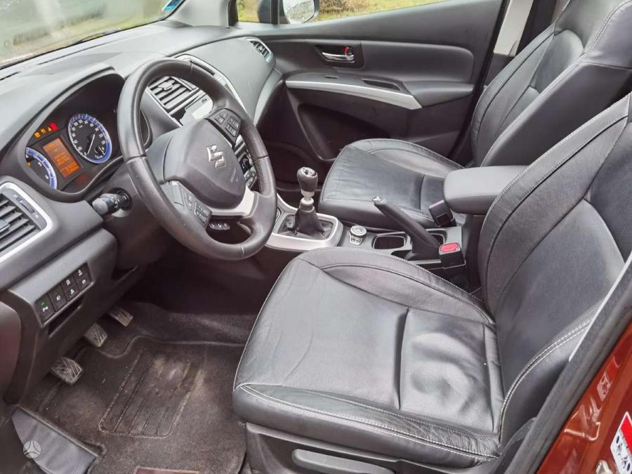 Orange Suzuki SX4 2016 in Kaunas, with an engine capacity of 1.59 L and mileage of 231 thousand km for 6300 €, photo 17 on AUTOMOTO.COM.LV
