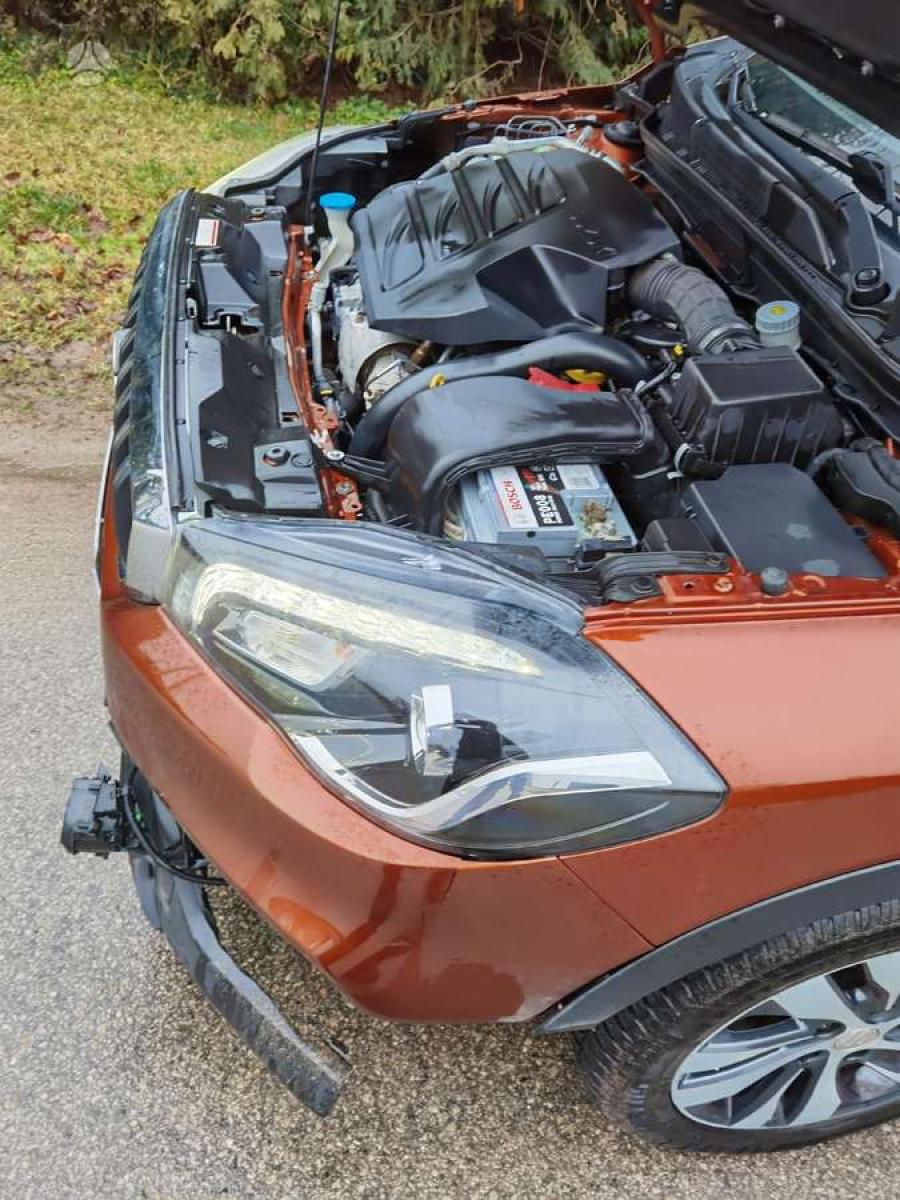 Orange Suzuki SX4 2016 in Kaunas, with an engine capacity of 1.59 L and mileage of 231 thousand km for 6300 €, photo 27 on AUTOMOTO.COM.LV