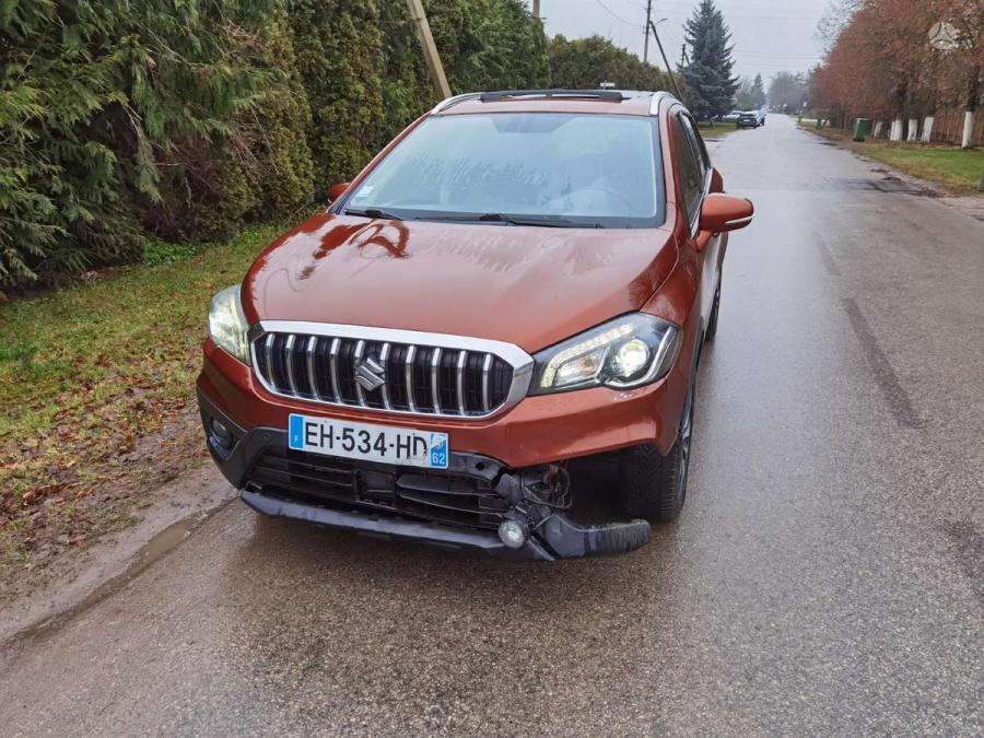 Orange Suzuki SX4 2016 in Kaunas, with an engine capacity of 1.59 L and mileage of 231 thousand km for 6300 €, photo 37 on AUTOMOTO.COM.LV