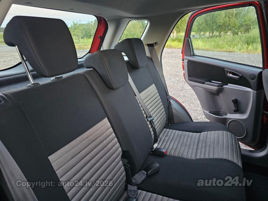 Oranžs Suzuki SX4 2011 Tallina, ar dzinēja tilpumu 1.60 L un nobraukumu 50 tūkst. km par 8500 €, foto 18 vietnē AUTOMOTO.COM.LV