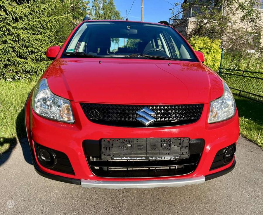 Red Suzuki SX4 2013 in Kelme, with an engine capacity of 2.00 L and mileage of 277 thousand km for 2800 €, photo 3 on AUTOMOTO.COM.LV