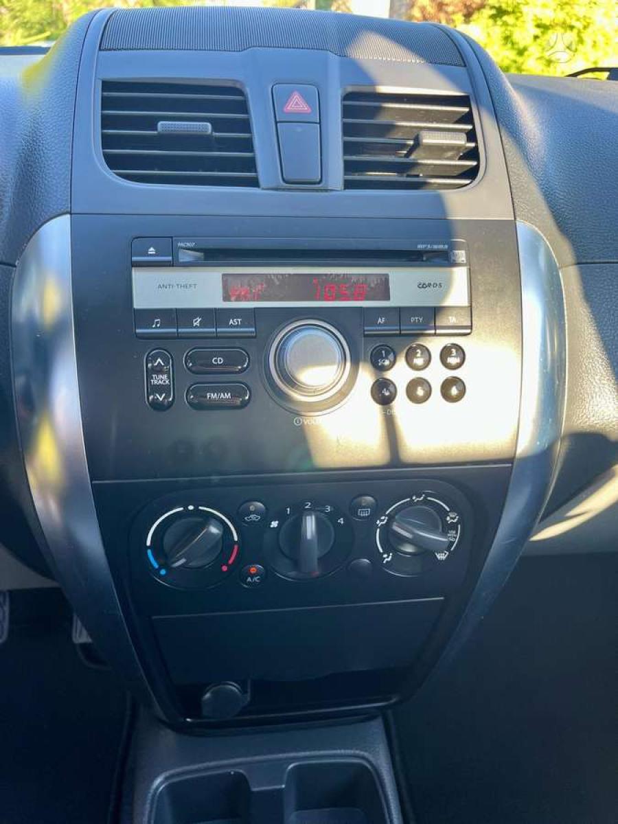 Red Suzuki SX4 2013 in Kelme, with an engine capacity of 2.00 L and mileage of 277 thousand km for 2800 €, photo 12 on AUTOMOTO.COM.LV
