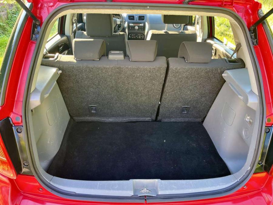 Red Suzuki SX4 2013 in Kelme, with an engine capacity of 2.00 L and mileage of 277 thousand km for 2800 €, photo 17 on AUTOMOTO.COM.LV